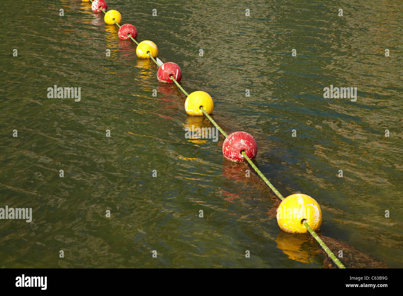 Pool bojen -Fotos und -Bildmaterial in hoher Auflösung – Alamy