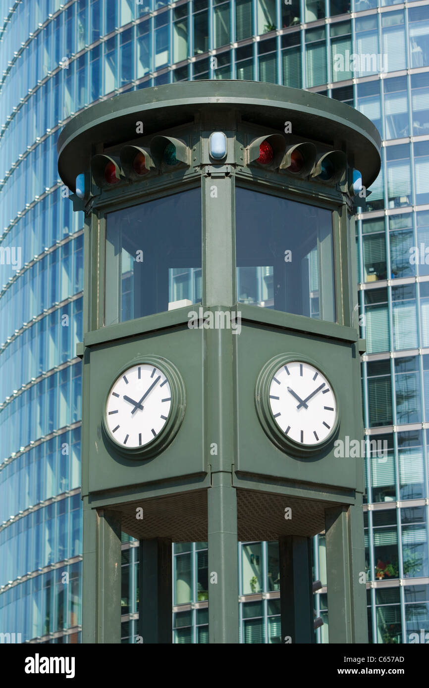 Clock tower potsdamer platz berlin -Fotos und -Bildmaterial in hoher ...