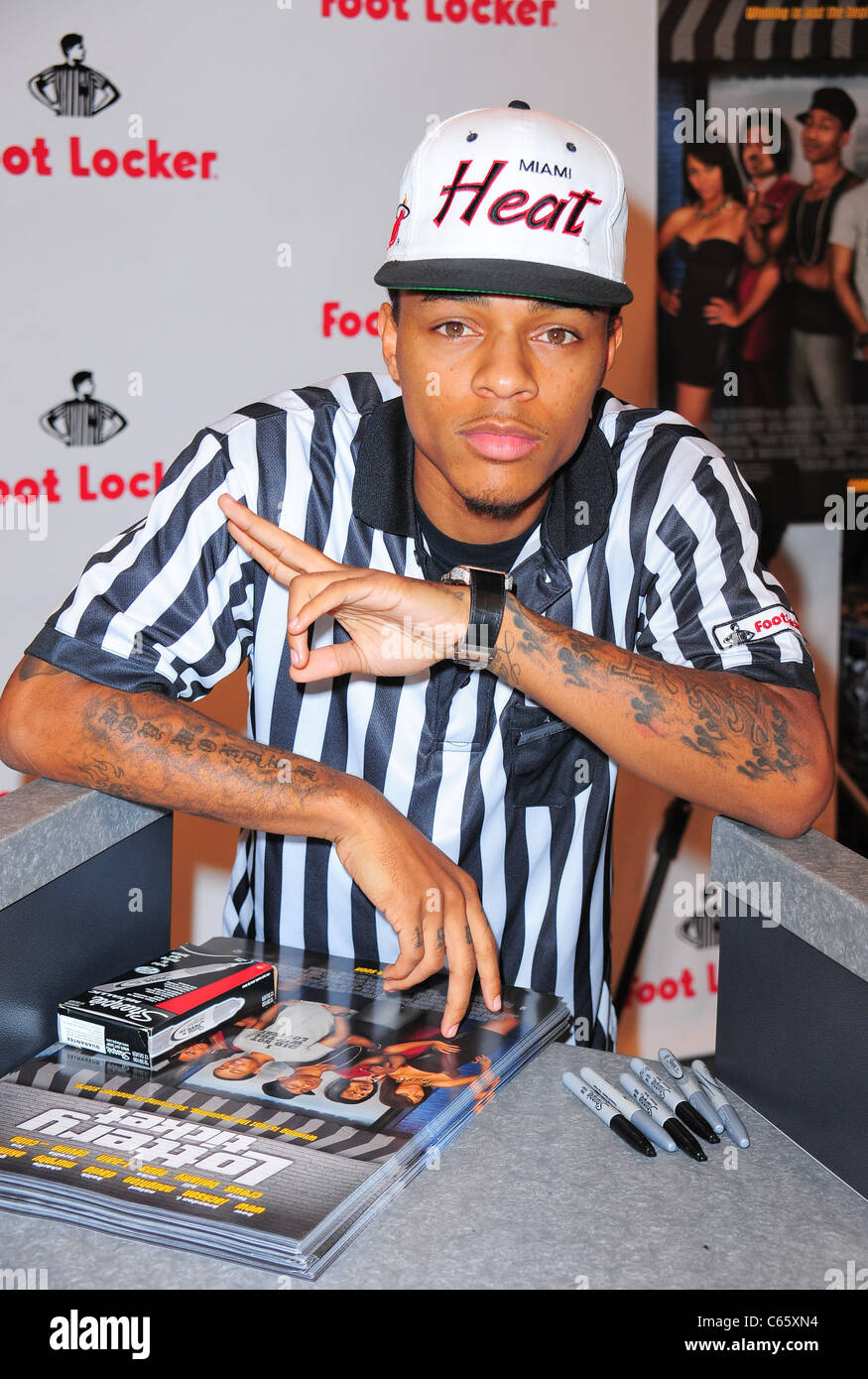 Dons foot locker uniform for fan meet and greet -Fotos und ...