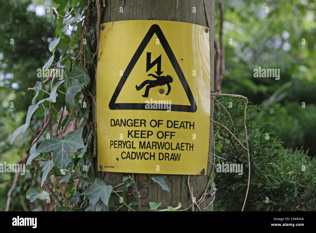 Strom warnzeichen -Fotos und -Bildmaterial in hoher Auflösung – Alamy