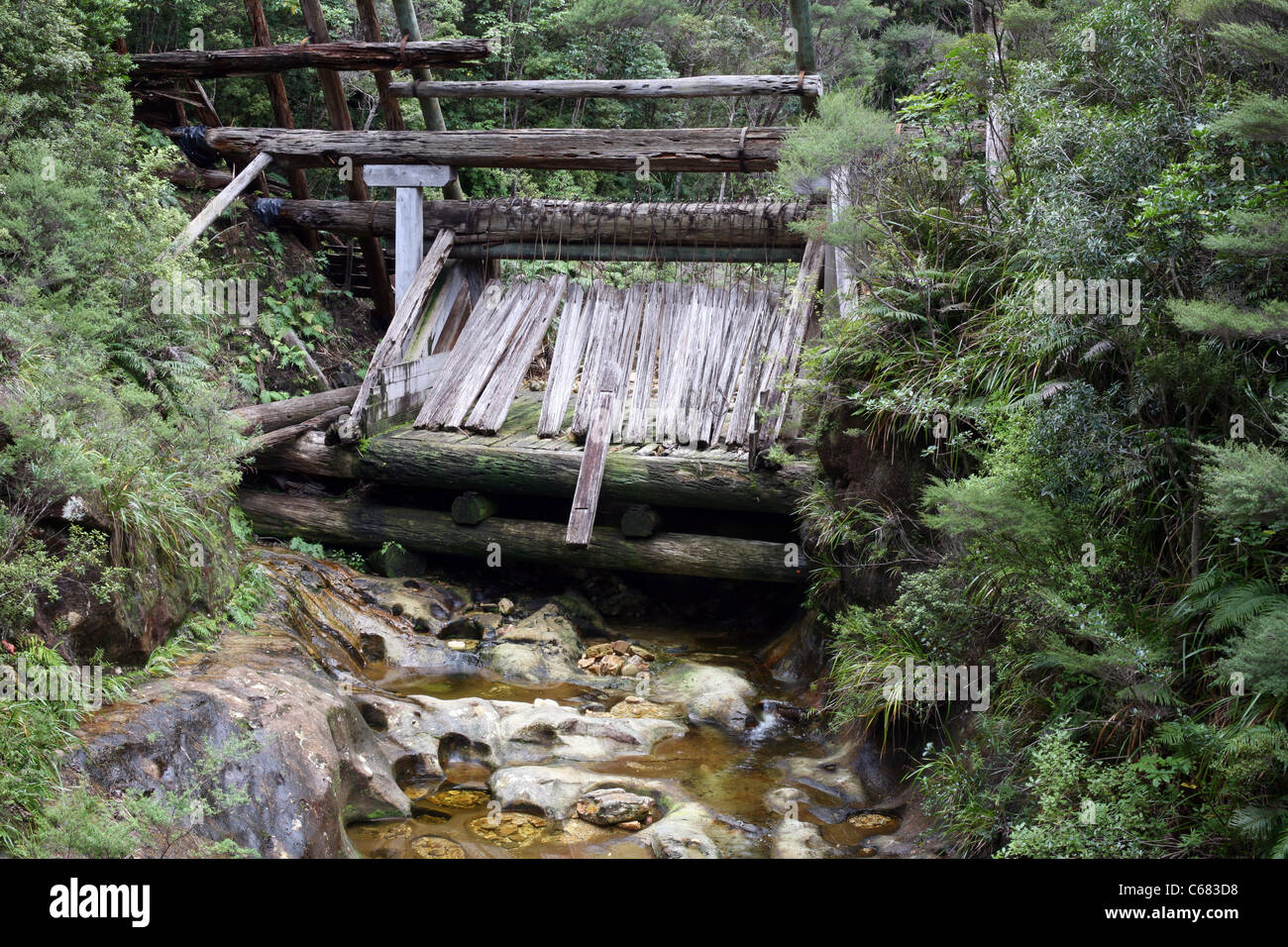 Timber dam -Fotos und -Bildmaterial in hoher Auflösung – Alamy