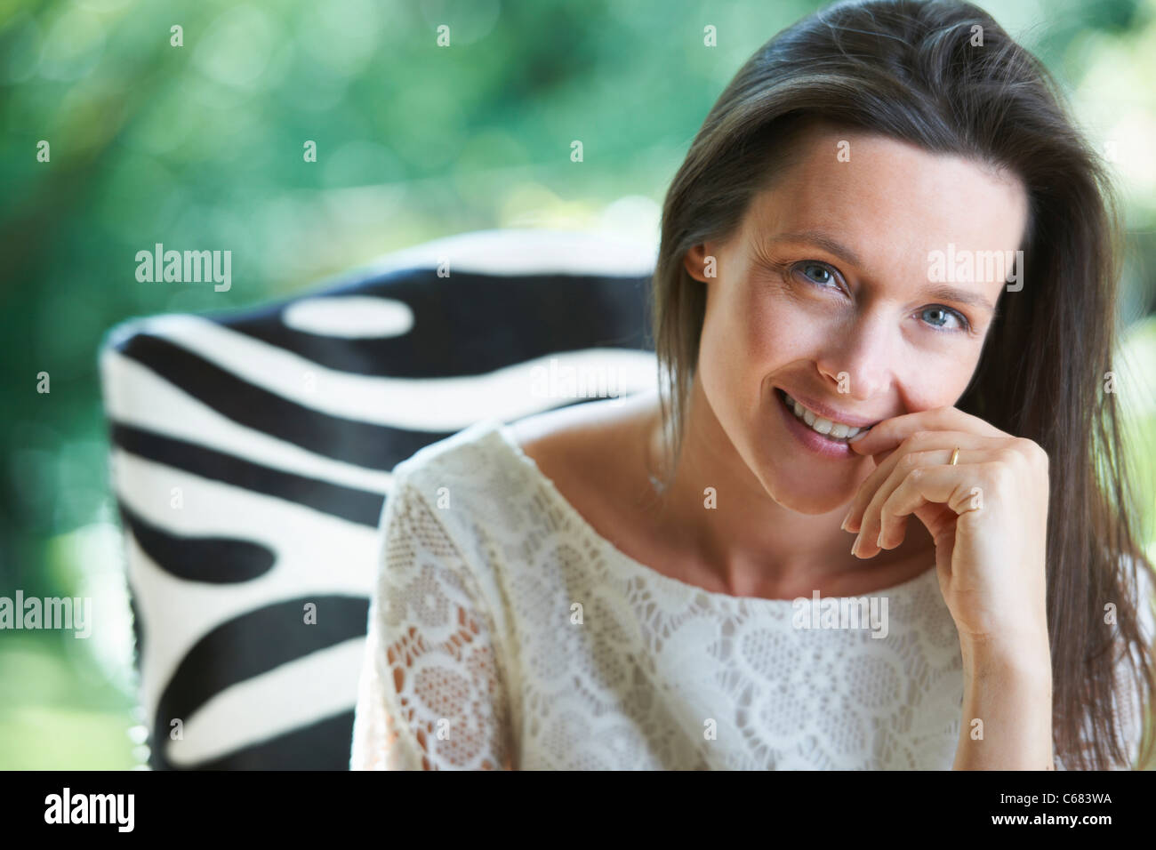 Sitzender sitzstuhl -Fotos und -Bildmaterial in hoher Auflösung – Alamy