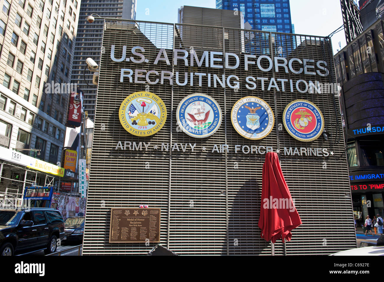 Navy recruiting new york -Fotos und -Bildmaterial in hoher Auflösung ...