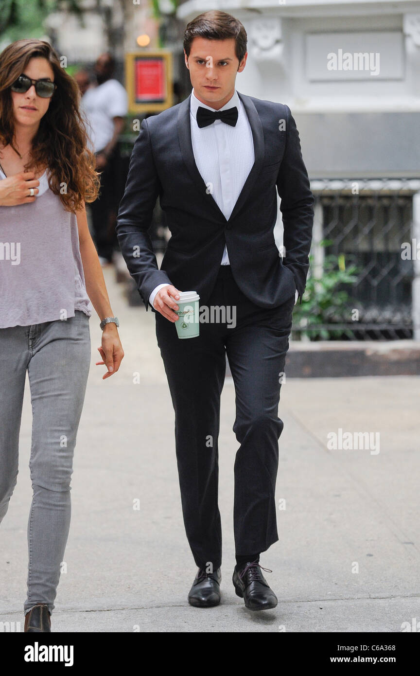 Hugo Becker, geht auf die "Gossip Girl" Film-set in der Upper East Side ...