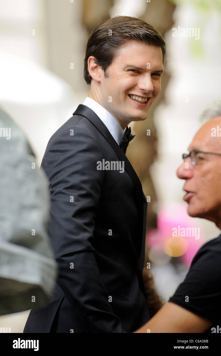 Hugo Becker, geht auf die "Gossip Girl" Film-set in der Upper East Side ...