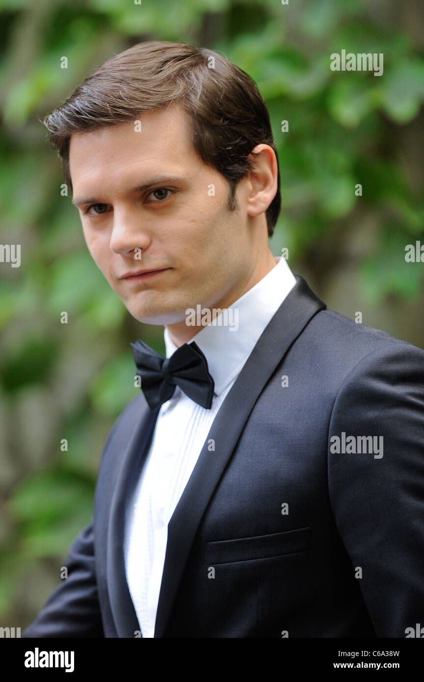 Hugo Becker, geht auf die "Gossip Girl" Film-set in der Upper East Side ...