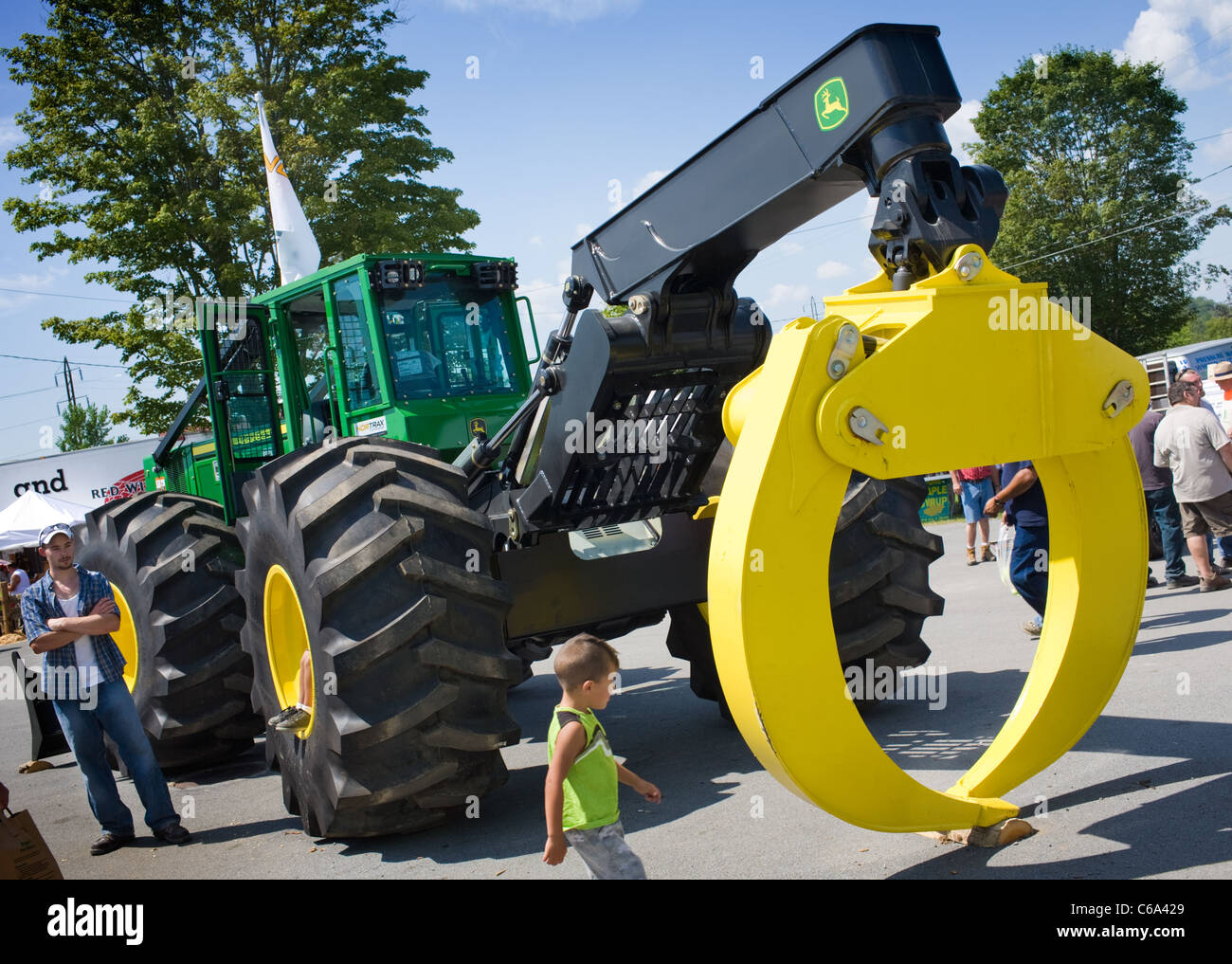 John deere holzschlepper Stockfotos und -bilder Kaufen - Alamy
