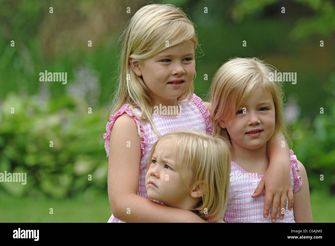 Prinzessin Maxima und Prinz Willem-Alexander mit ihren Kindern ...