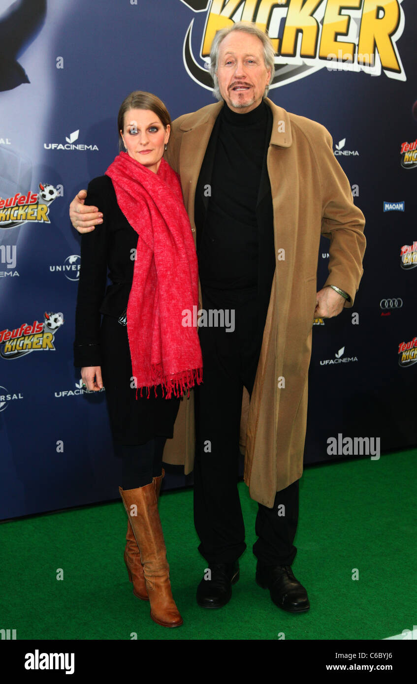 Reiner Schoene, Frau Anja bei der Weltpremiere von "Teufelskicker" im ...