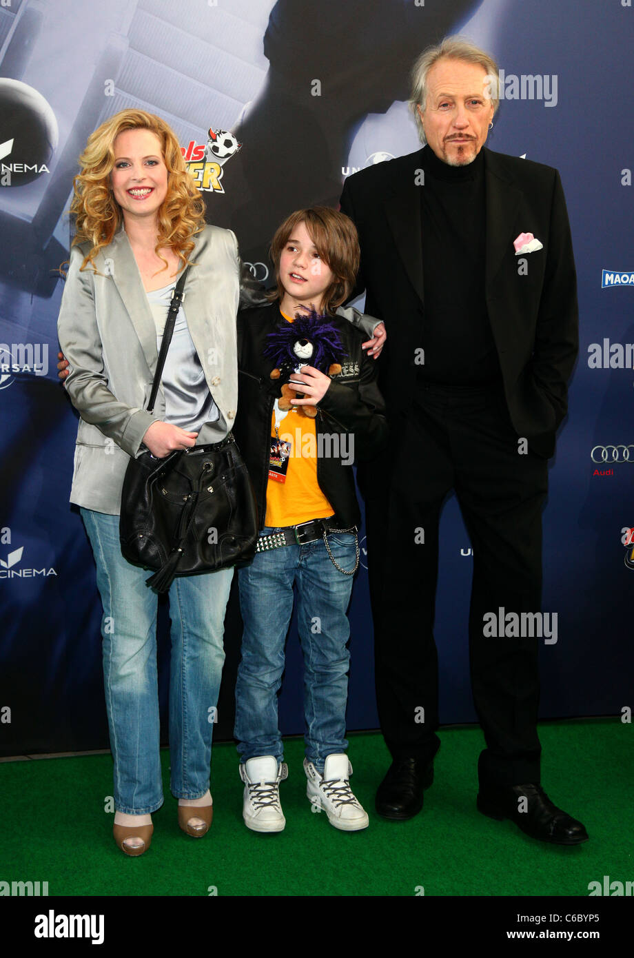 Diana Amft, Reiner Schoene bei der Weltpremiere von "Teufelskicker" im ...