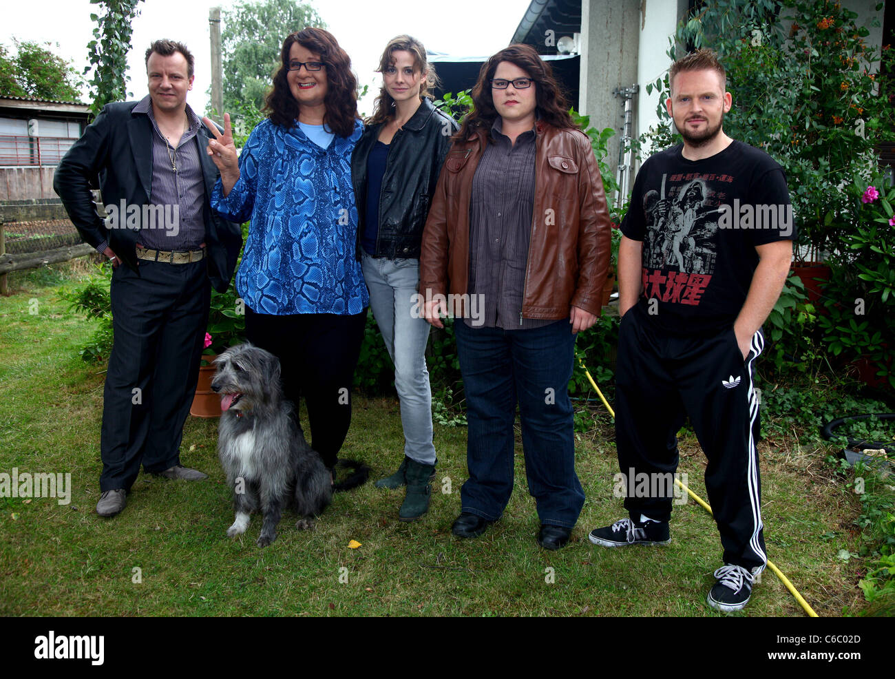 Ronald Kukulis Tom Gerhardt Hund Emma Nadine Wrietz Axel Stein Bei Einem Fototermin Für Die