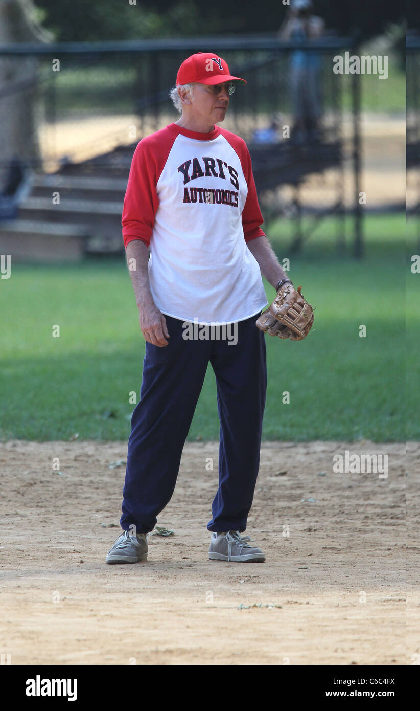 Larry David ist Baseball zu spielen, wie er die neue Staffel von "Curb ...