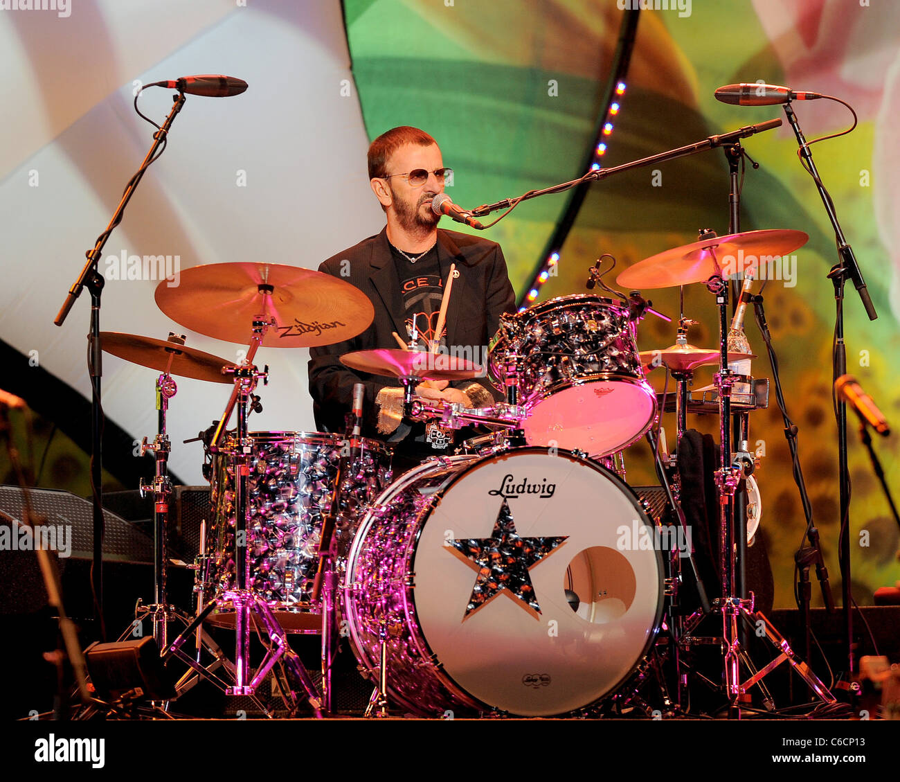 Ringo Starr führt während der 11. jährliche Ringo Starr und seiner All ...