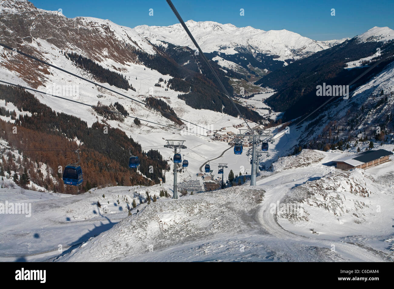 Gletscherbus Auf Dem Weg von der Sommerbergalm Zur Talstation ...