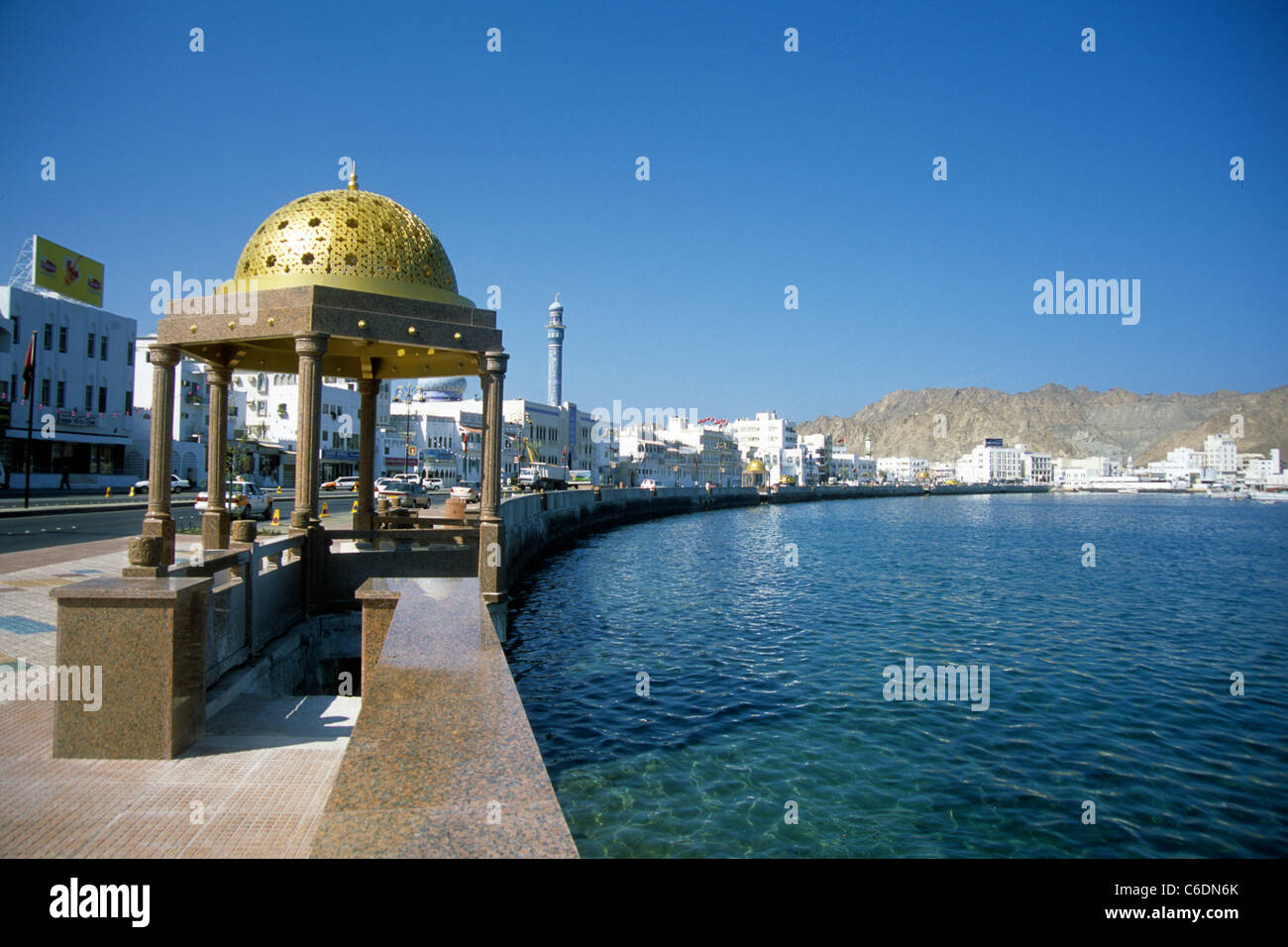 Oman muscat dhow bay promenade -Fotos und -Bildmaterial in hoher ...