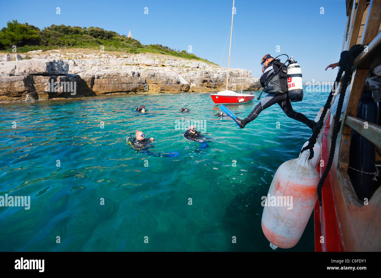 Female scuba divers -Fotos und -Bildmaterial in hoher Auflösung – Alamy