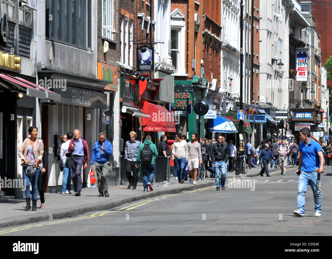 Old Compton Street, Soho, London, England, UK Stockfotografie - Alamy