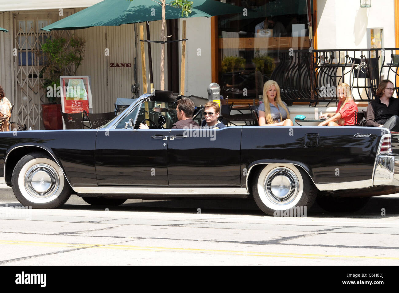 Kevin Dillon und Kevin Connolly Cast Mitglieder am Set von "Entourage ...