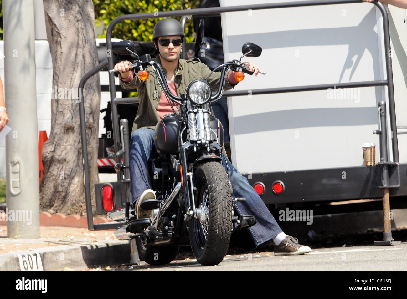 Adrian Grenier Darsteller am Set von "Entourage" Dreharbeiten an ...