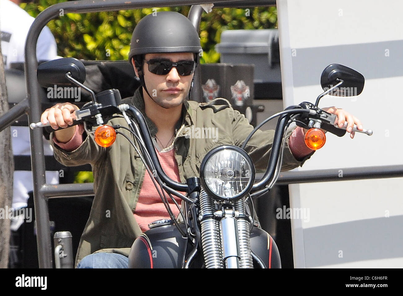 Adrian Grenier Darsteller am Set von "Entourage" Dreharbeiten an ...