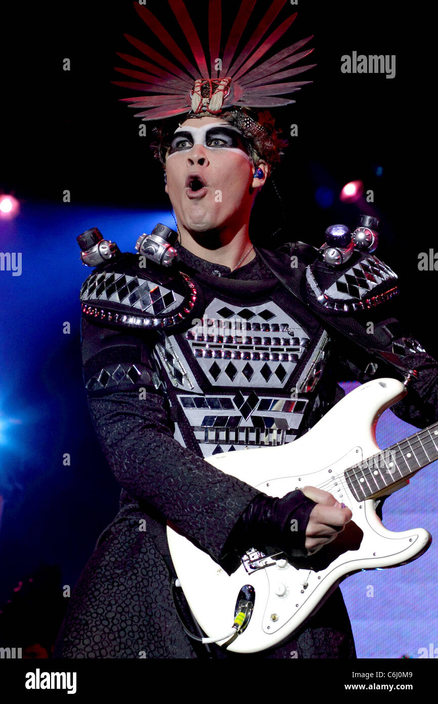 Luke Steele Empire Of The Sun die live auf dem Future Music Festival ...