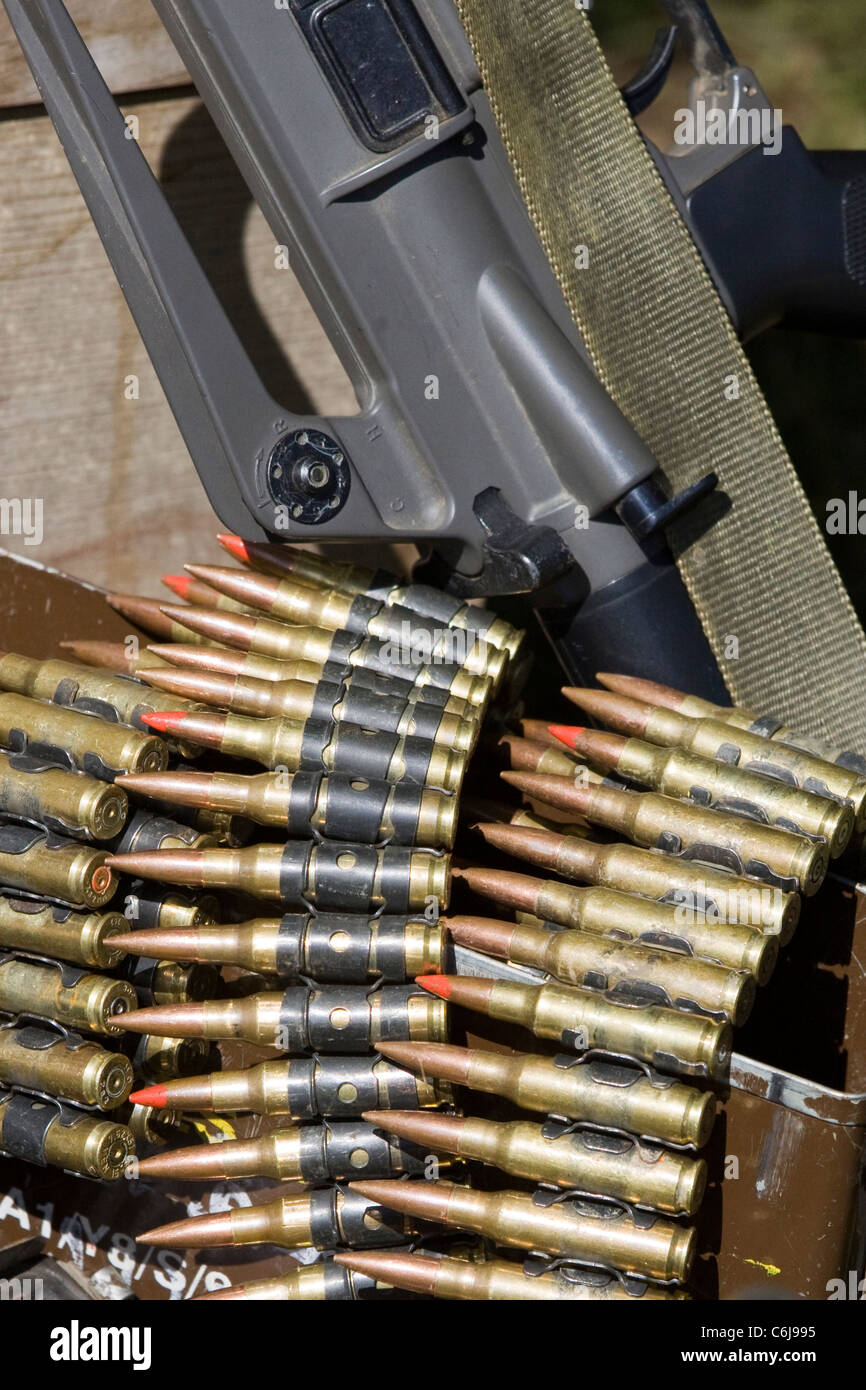 Machine gun munitions belt -Fotos und -Bildmaterial in hoher Auflösung ...