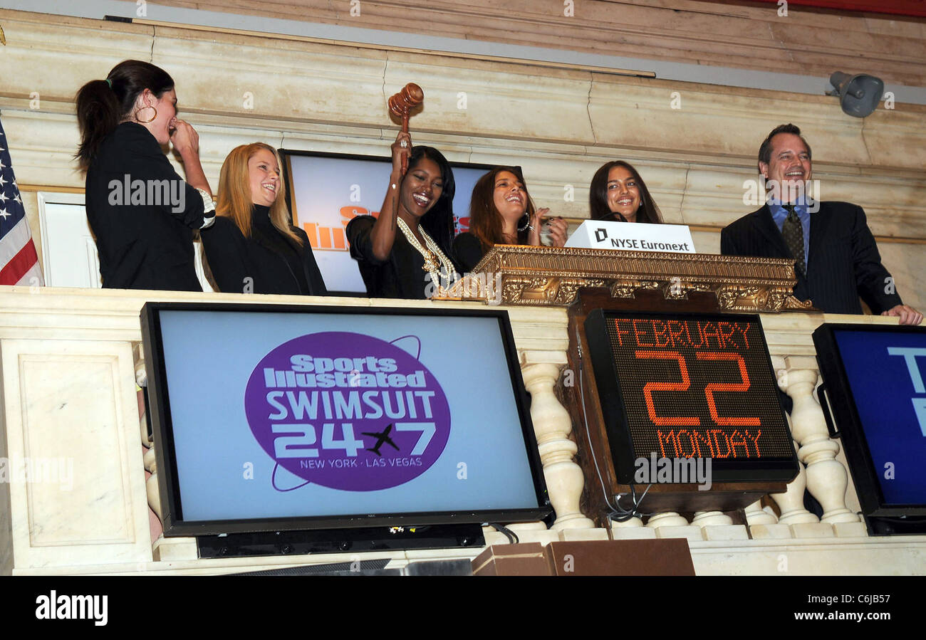 Sports Illustrated Swimsuit Models Hilary Rhoda, Genevieve Morton ...