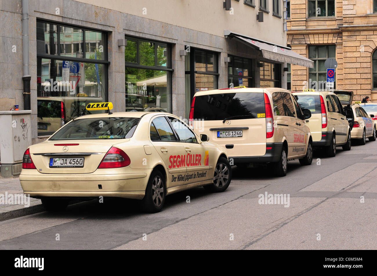 Taxis munich -Fotos und -Bildmaterial in hoher Auflösung – Alamy