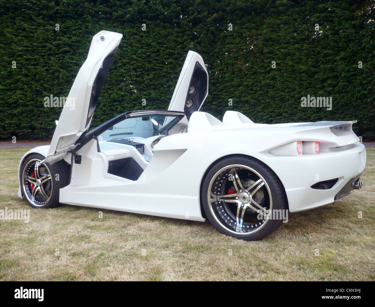 Ein auto ist einfach funktional -Fotos und -Bildmaterial in hoher ...