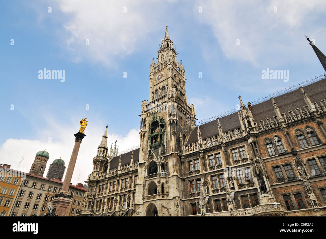 Neues rathaus mit marienplatz -Fotos und -Bildmaterial in hoher ...