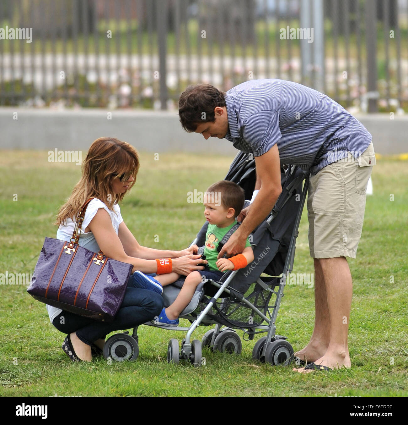 Mary Lynn Rajskub, mit ihrem Ehemann Matthew Rolph und Sohn Valentin ...