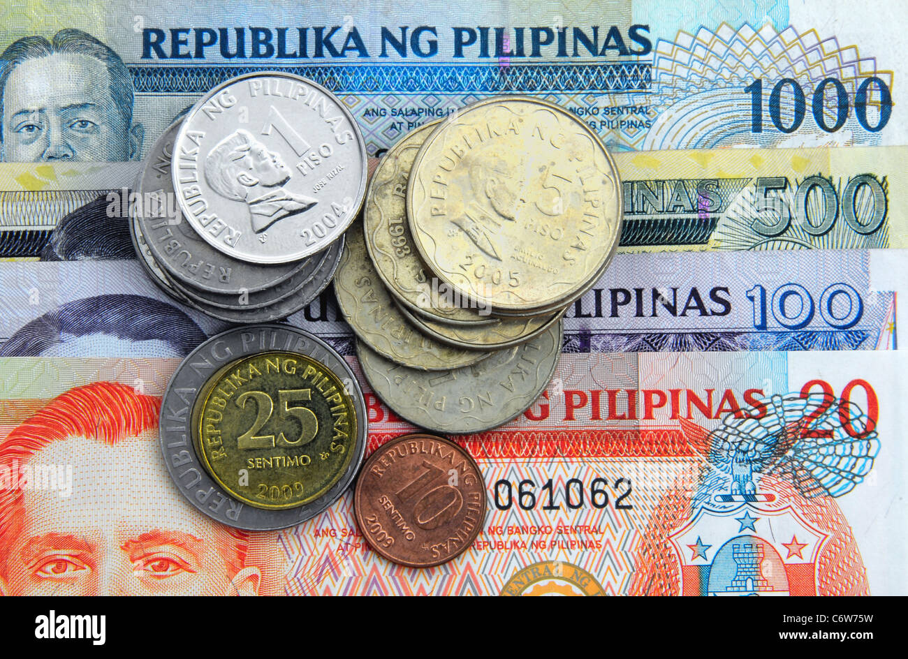 Währung von Philippinen - verschiedene Banknoten und Münzen ...