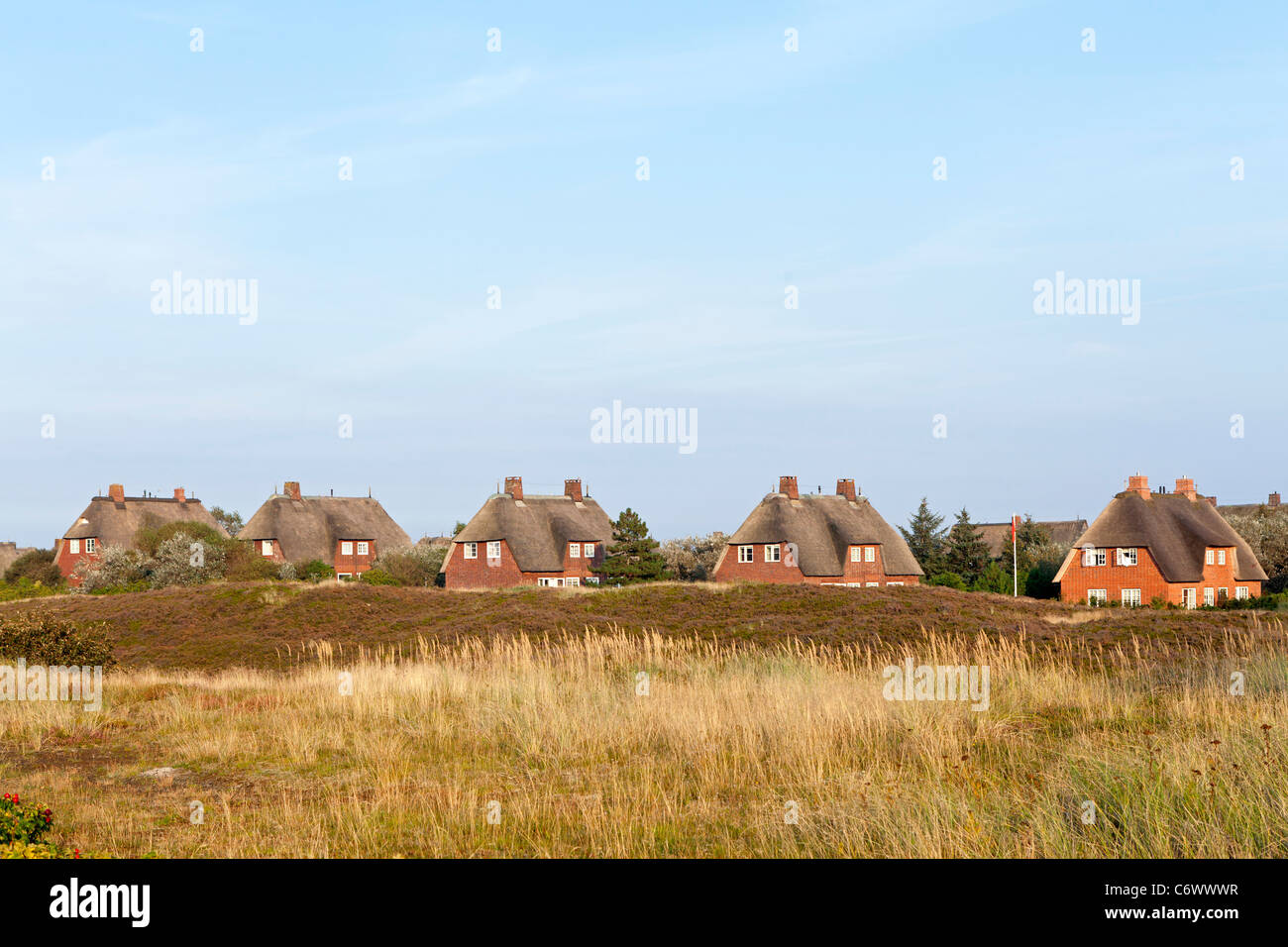 Strohgedeckte grasinsel -Fotos und -Bildmaterial in hoher Auflösung – Alamy