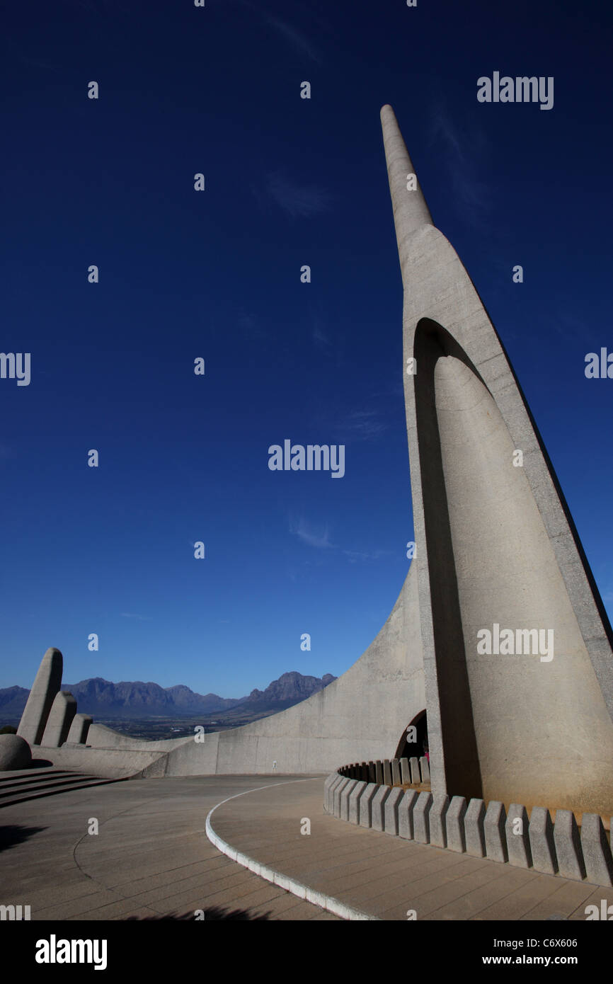 Das Taal Monument auf Paarl Rock ist eines der berühmtesten Denkmäler ...