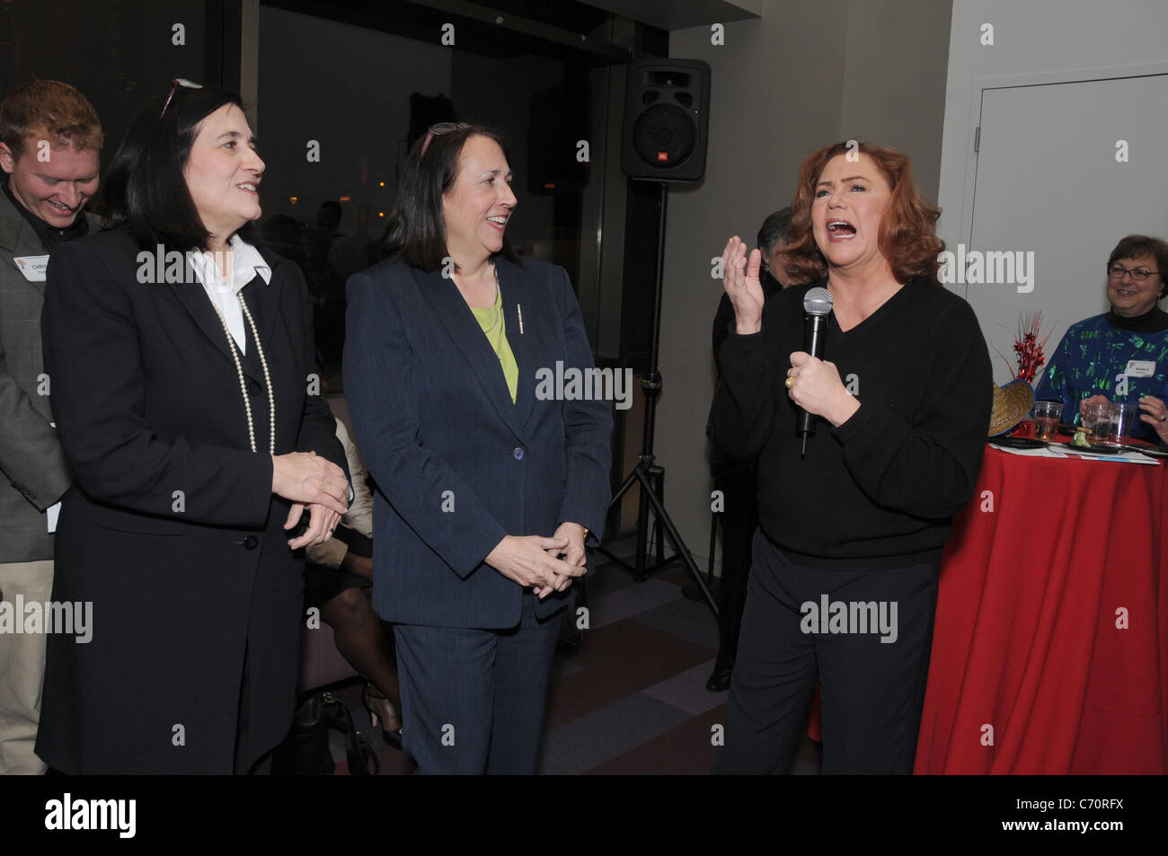 Margaret Engel und Allison Engel und Kathleen Turner A Empfang für ...