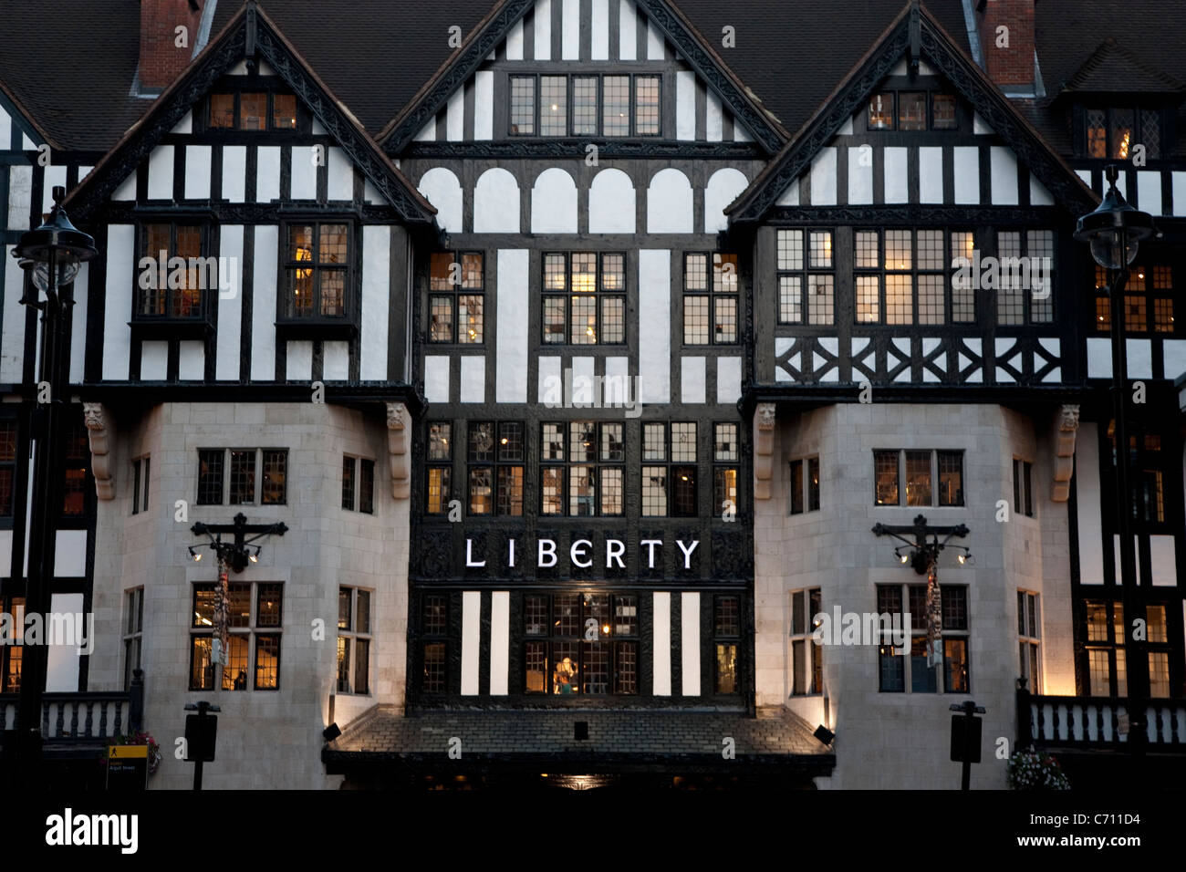 Liberty London Shop Stockfotos und -bilder Kaufen - Alamy
