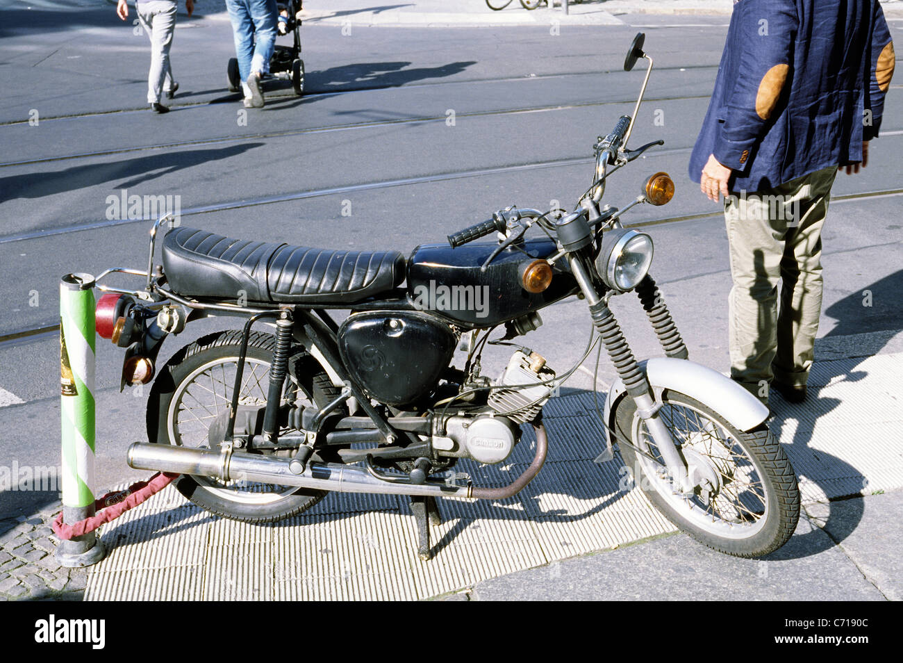 Simson moped -Fotos und -Bildmaterial in hoher Auflösung – Alamy