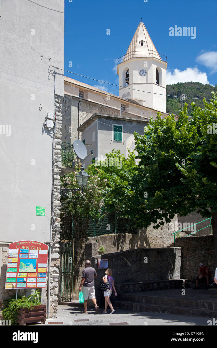 Kirche San Pietro am Dorf Corniglia, Nationalpark Cinque Terre, UNESCO-Weltkulturerbe, Ligurien ...