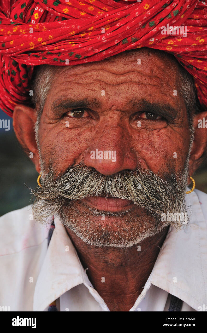 Turban und bart -Fotos und -Bildmaterial in hoher Auflösung – Alamy