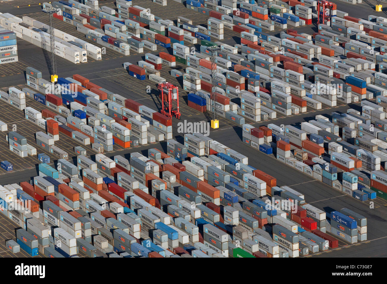 Luftbild von der Container-Hafen, Container, die zu transportierenden ...