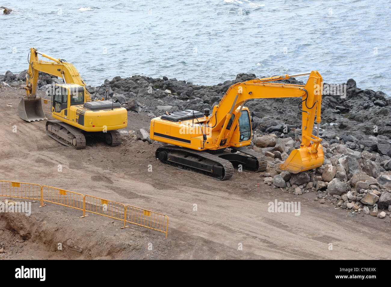 Bagger transportieren -Fotos und -Bildmaterial in hoher Auflösung – Alamy