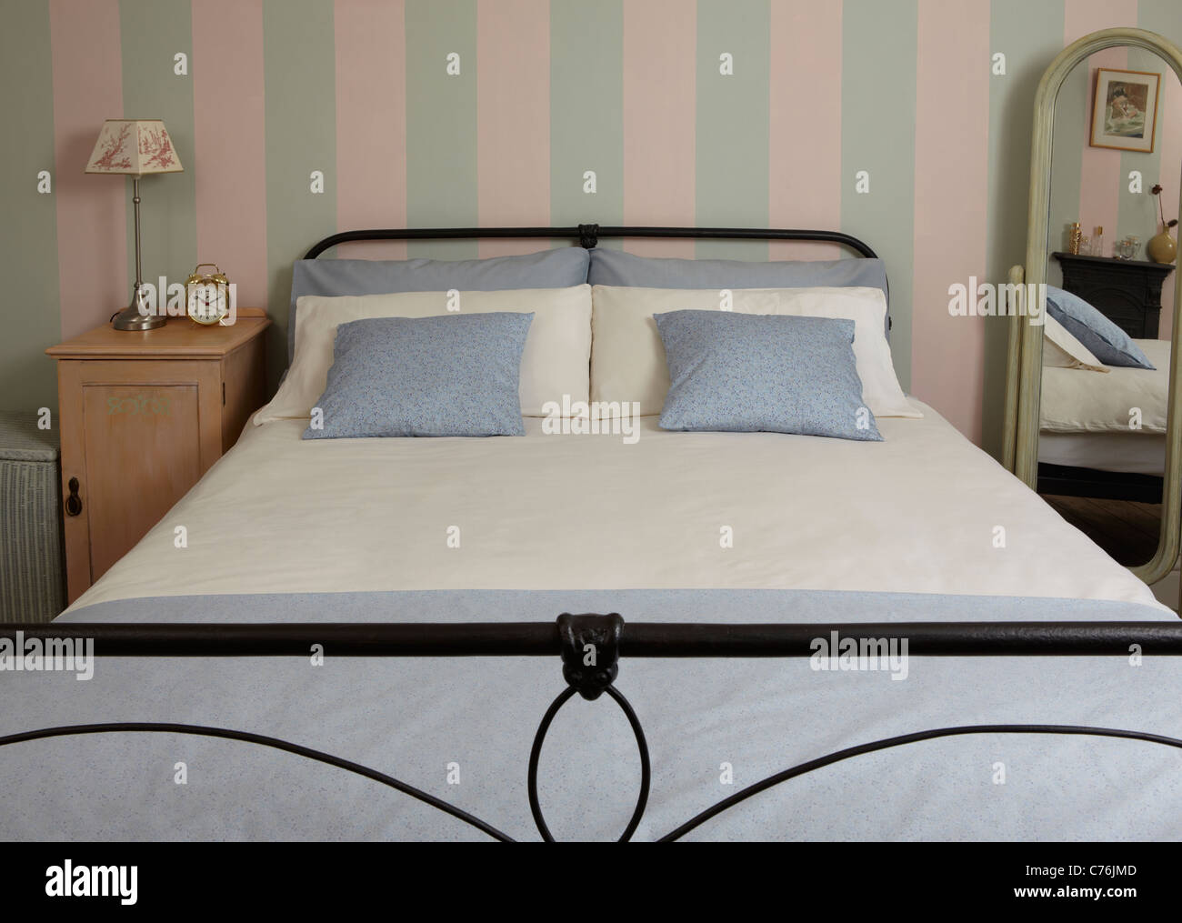 Leere Bett Stockfotos und -bilder Kaufen - Alamy