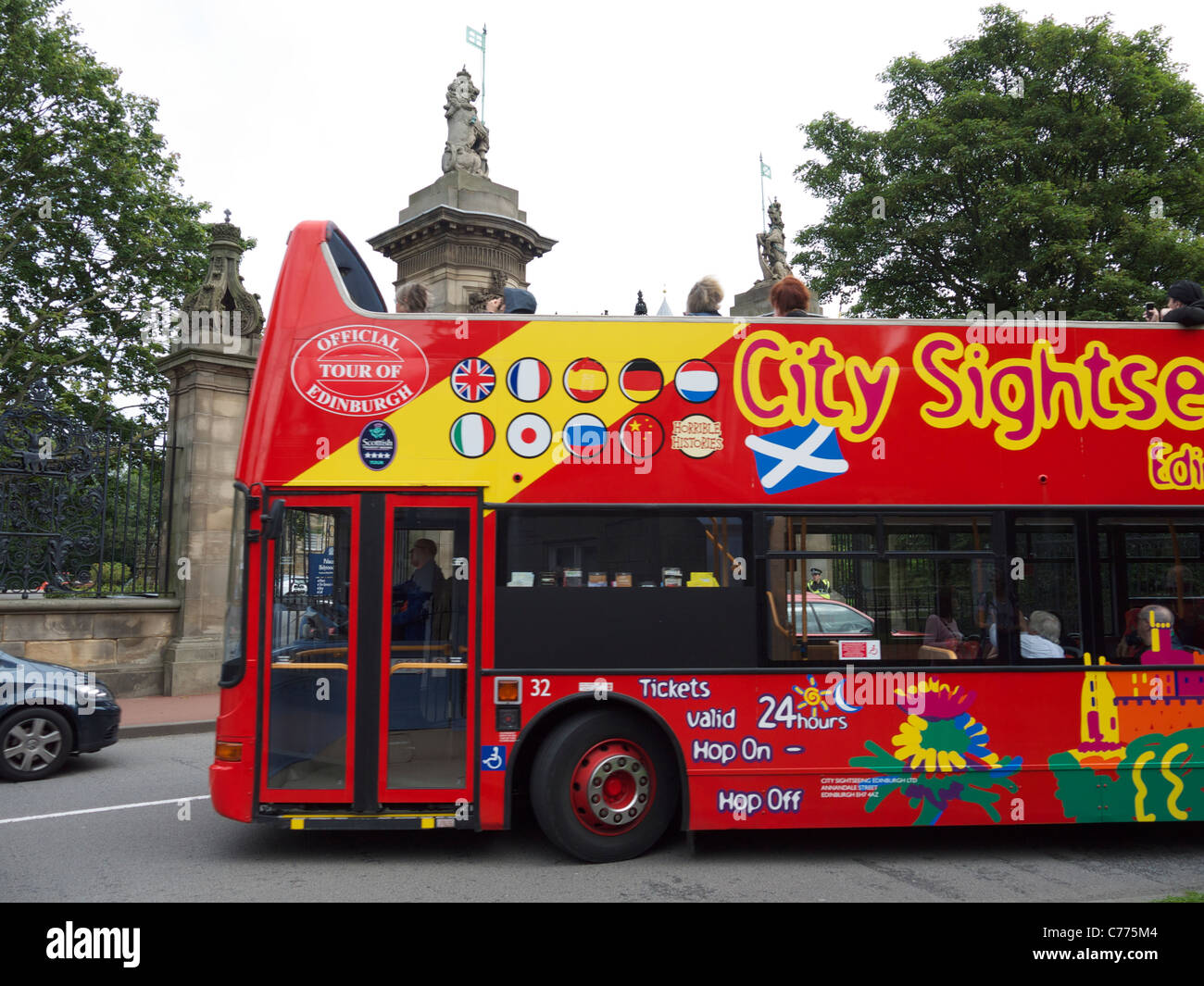 Edinburgh sightseeing bus -Fotos und -Bildmaterial in hoher Auflösung ...