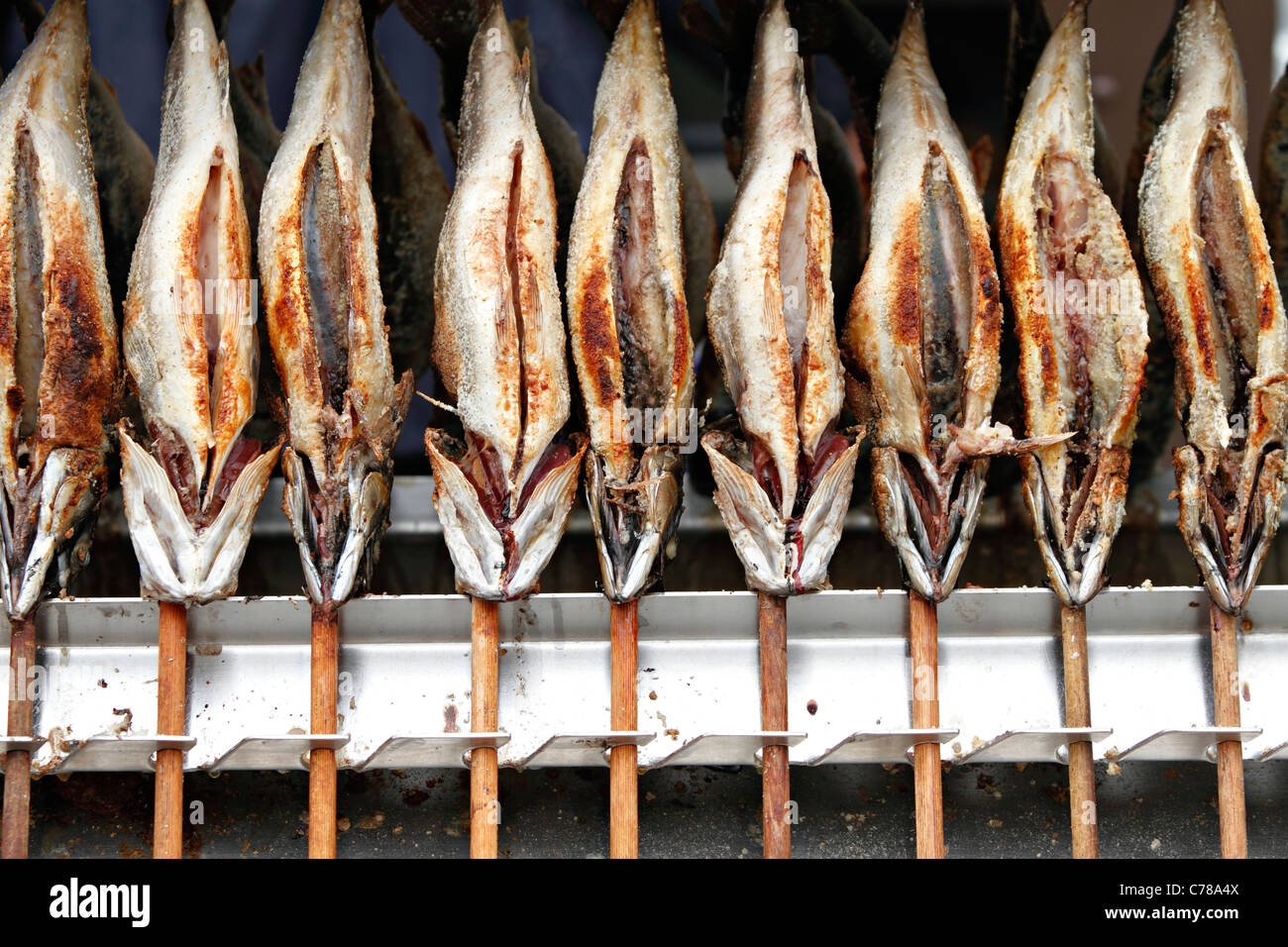 Fisch Am Spieß Gegrillt Stockfotos und -bilder Kaufen - Alamy