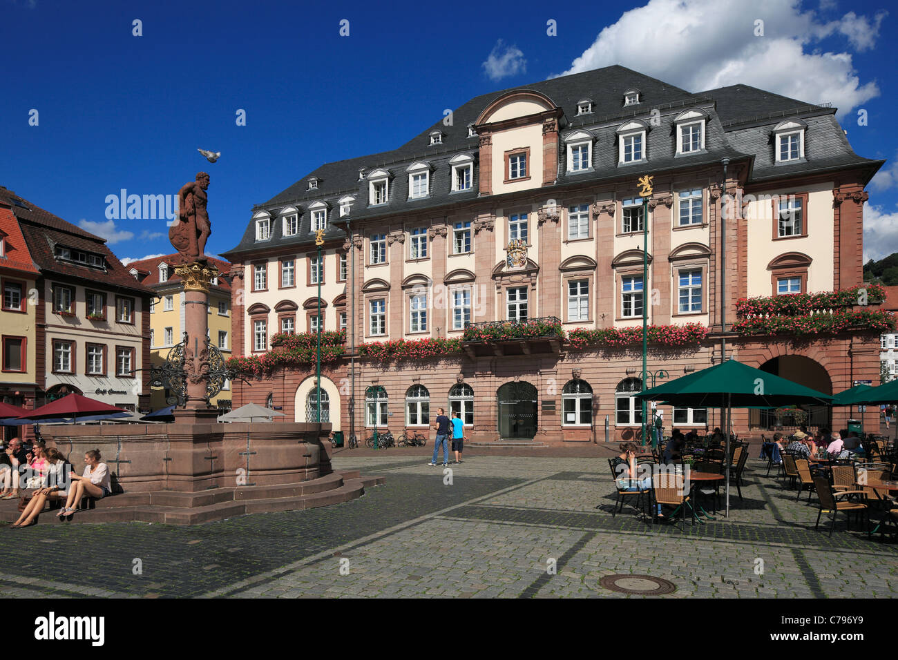 Rathaus Und Herkuslesbrunnen von Johann Martin Laub Auf Dem Marktplatz ...