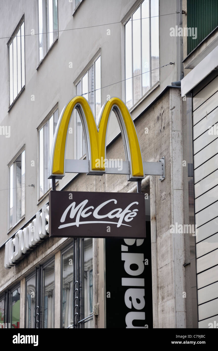 Mcdonalds mccafe kaffee -Fotos und -Bildmaterial in hoher Auflösung – Alamy