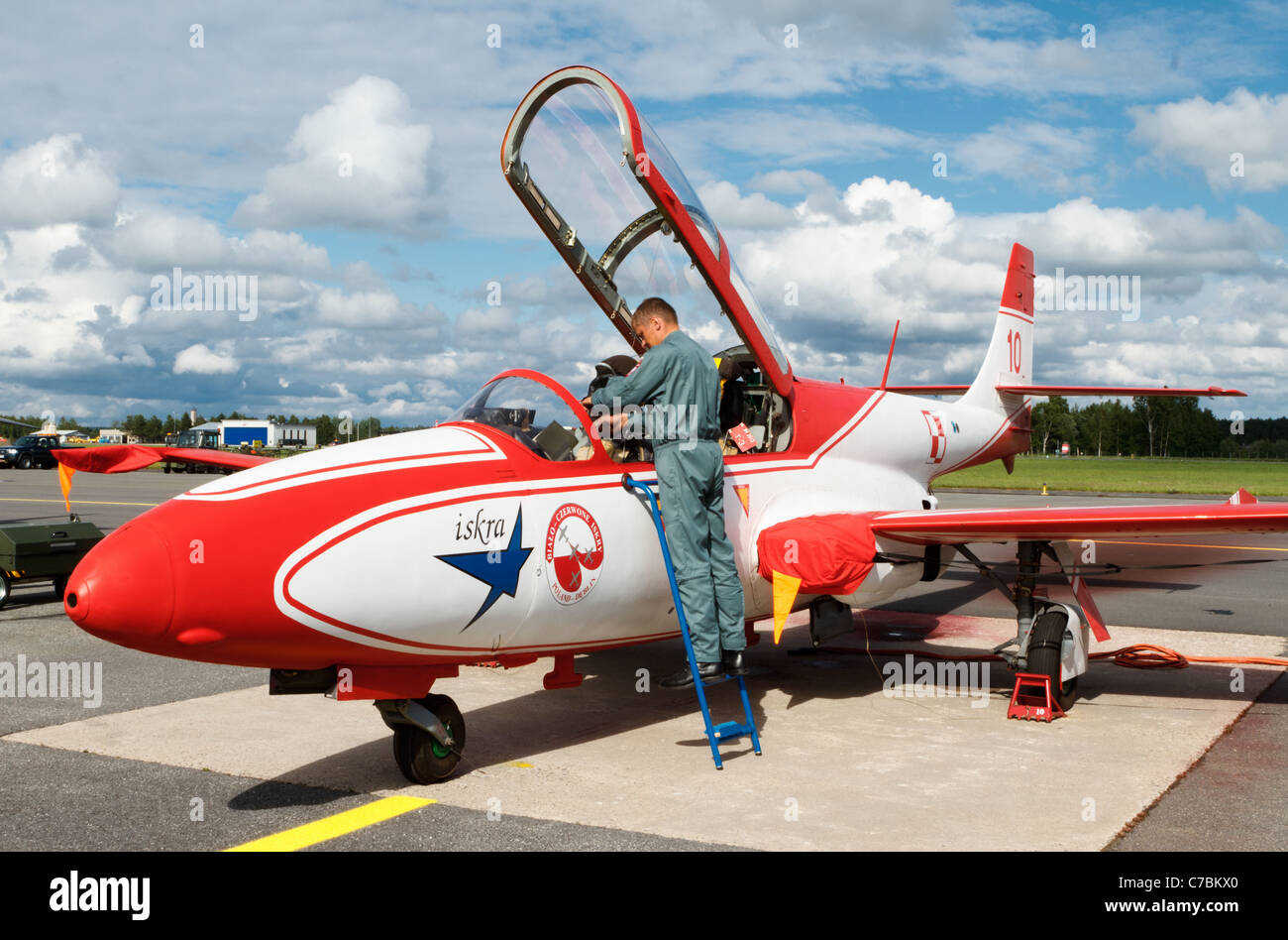 TS-11 Iskra Trainer der polnischen Luftwaffe Stockfotografie - Alamy