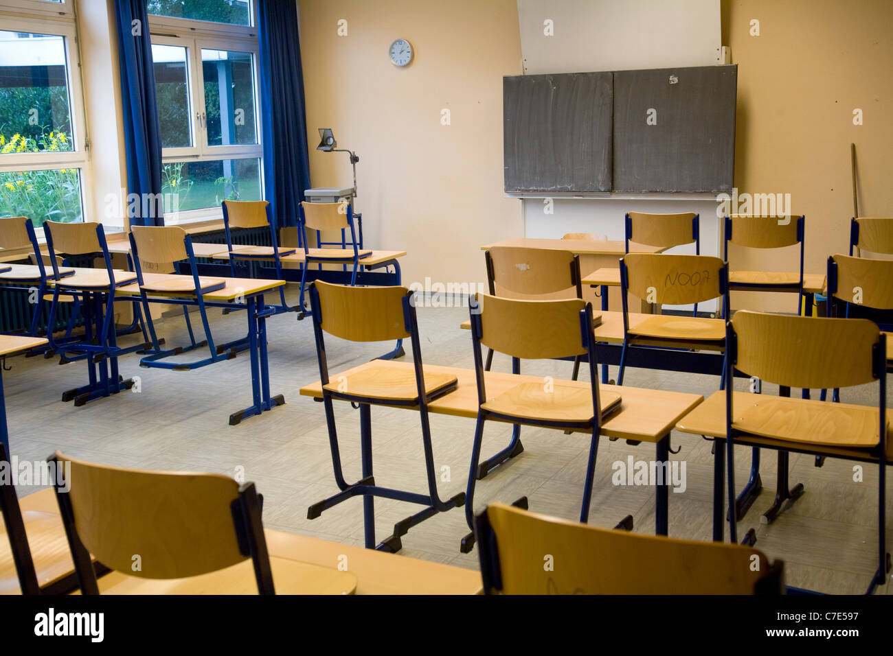 Deutsche klassenzimmer -Fotos und -Bildmaterial in hoher Auflösung – Alamy