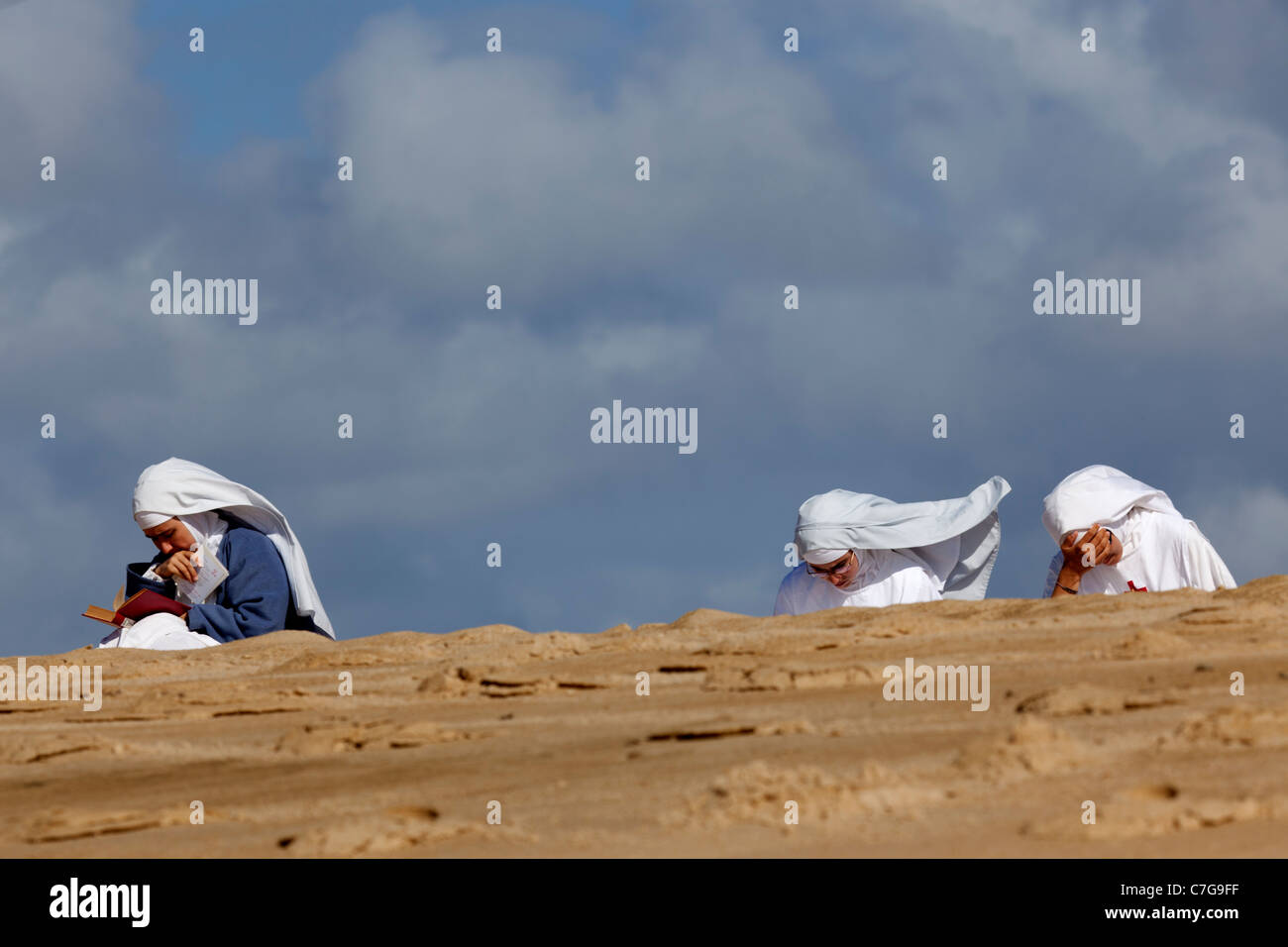 Strand nonnen -Fotos und -Bildmaterial in hoher Auflösung – Alamy