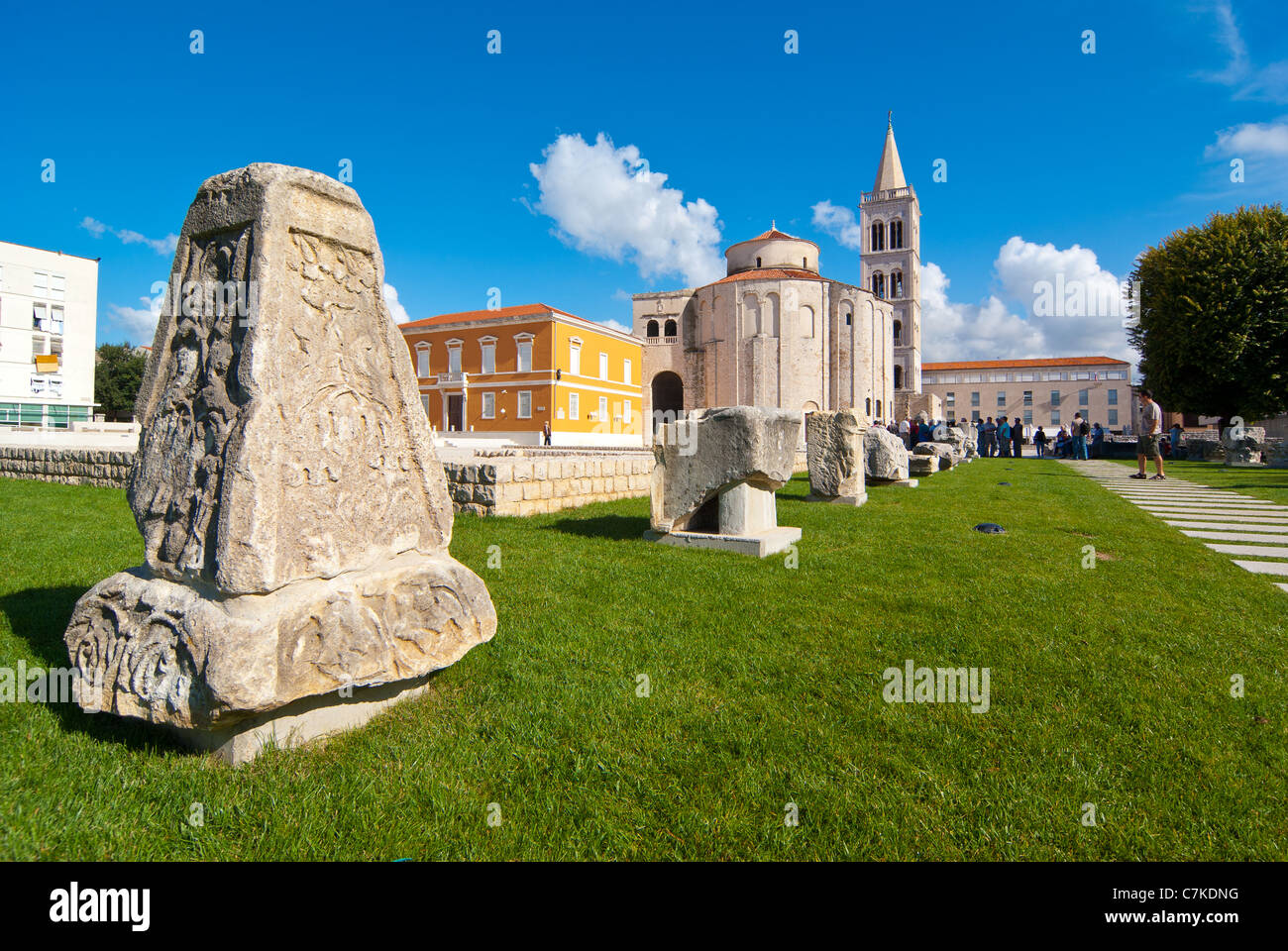 Zentrum von Zadar, Kroatien. Das Forum Romanum mit Kirche St. Donat und ...